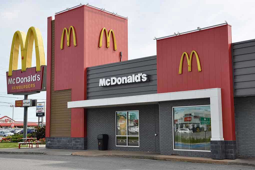 Fast Food Giant COLLAPSES – 400 Locations GONE | News Space